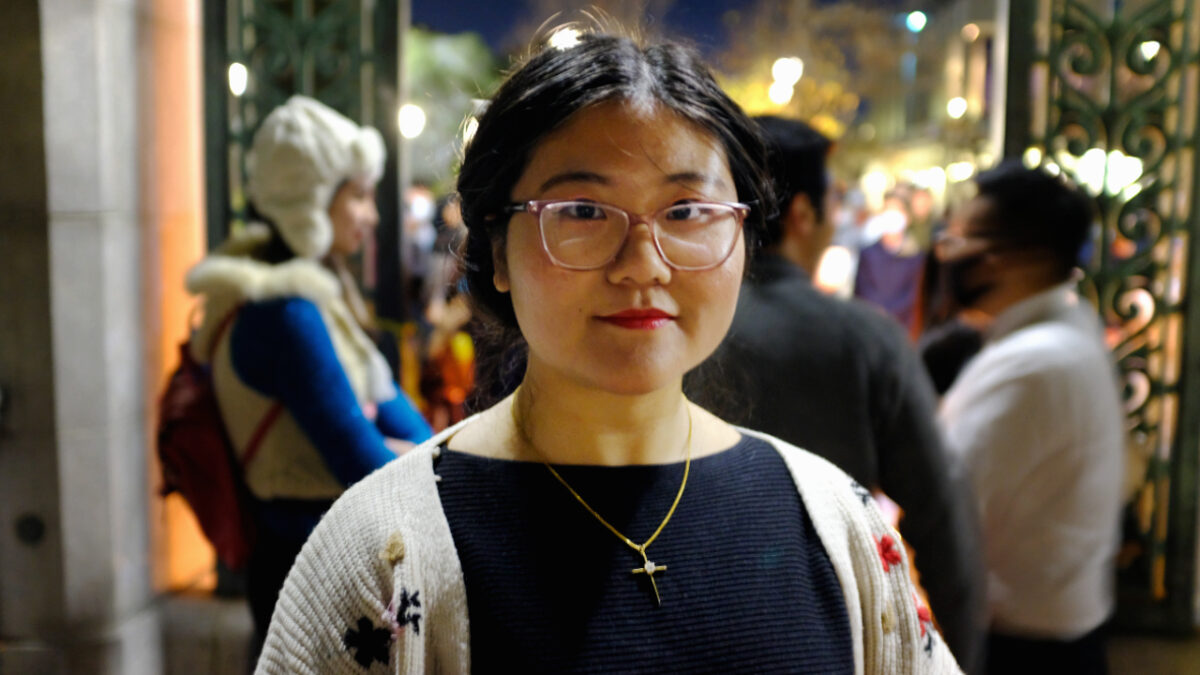 Hàng trăm người tập trung tại Đại học California–Berkeley để tưởng niệm ...